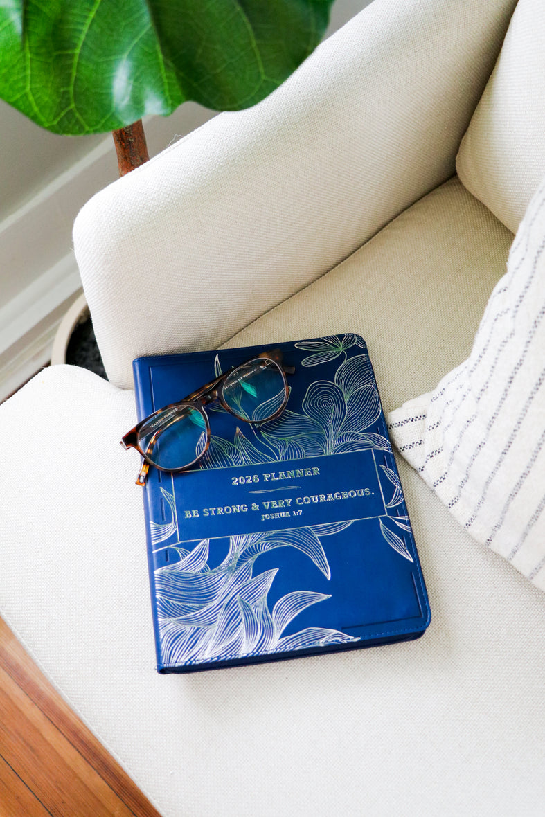 2026 NKJV 16-Month Scripture Planner, Zippered Leathersoft, Navy, Be S ...